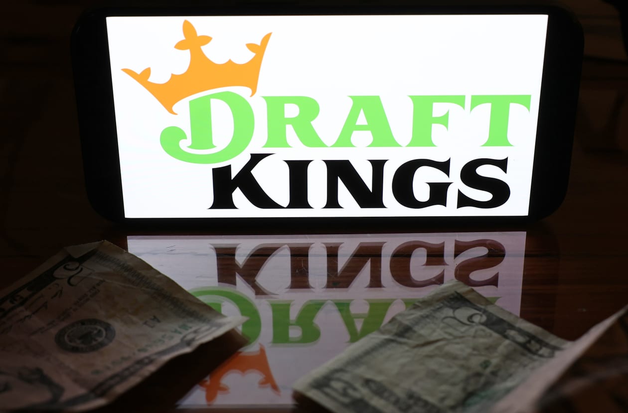 How does a gambling site lose money? DraftKings just lost $250 million ...