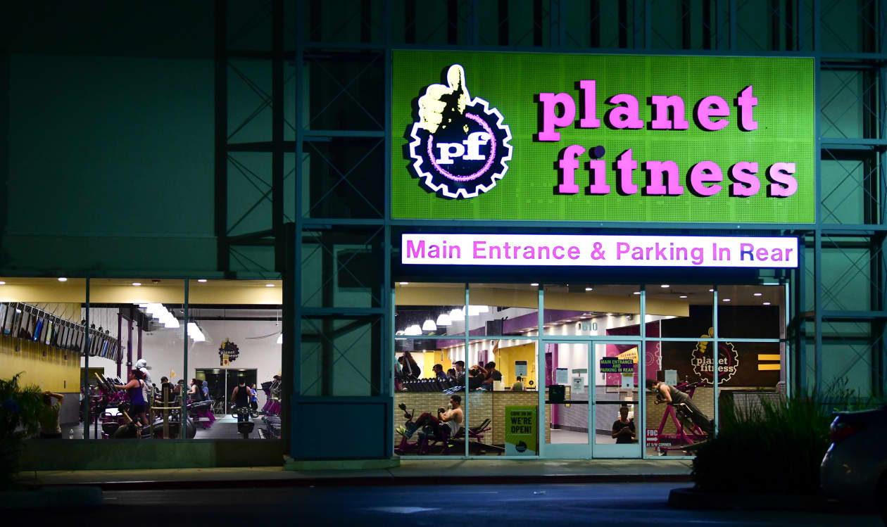Planet Fitness’s stock falls as downbeat outlook, another exec ...