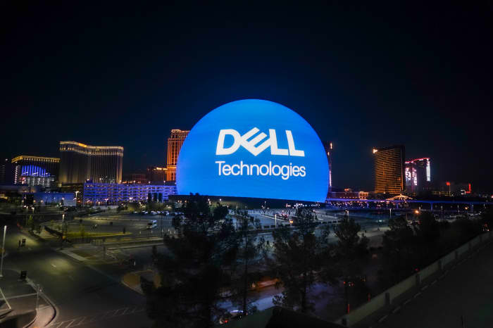 Dell earnings show fervent AI demand, but margin talk sends stock ...
