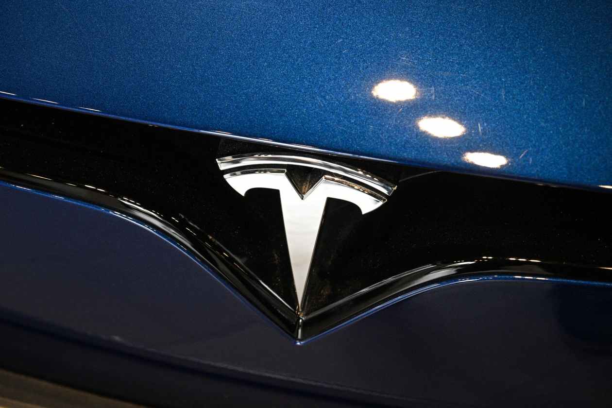 Tesla’s stock is set for a ‘death cross’ on Monday: 3 reasons why it’s ...