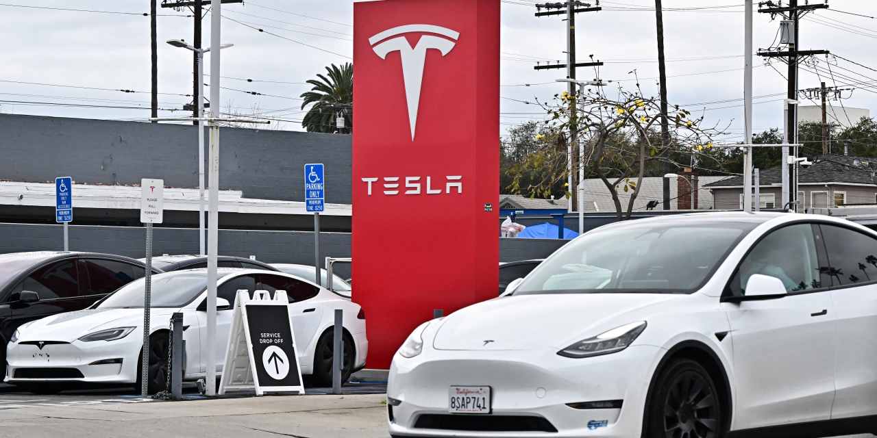 Tesla fans want 'unsupervised' FSD. Morgan Stanley has a timeline ...