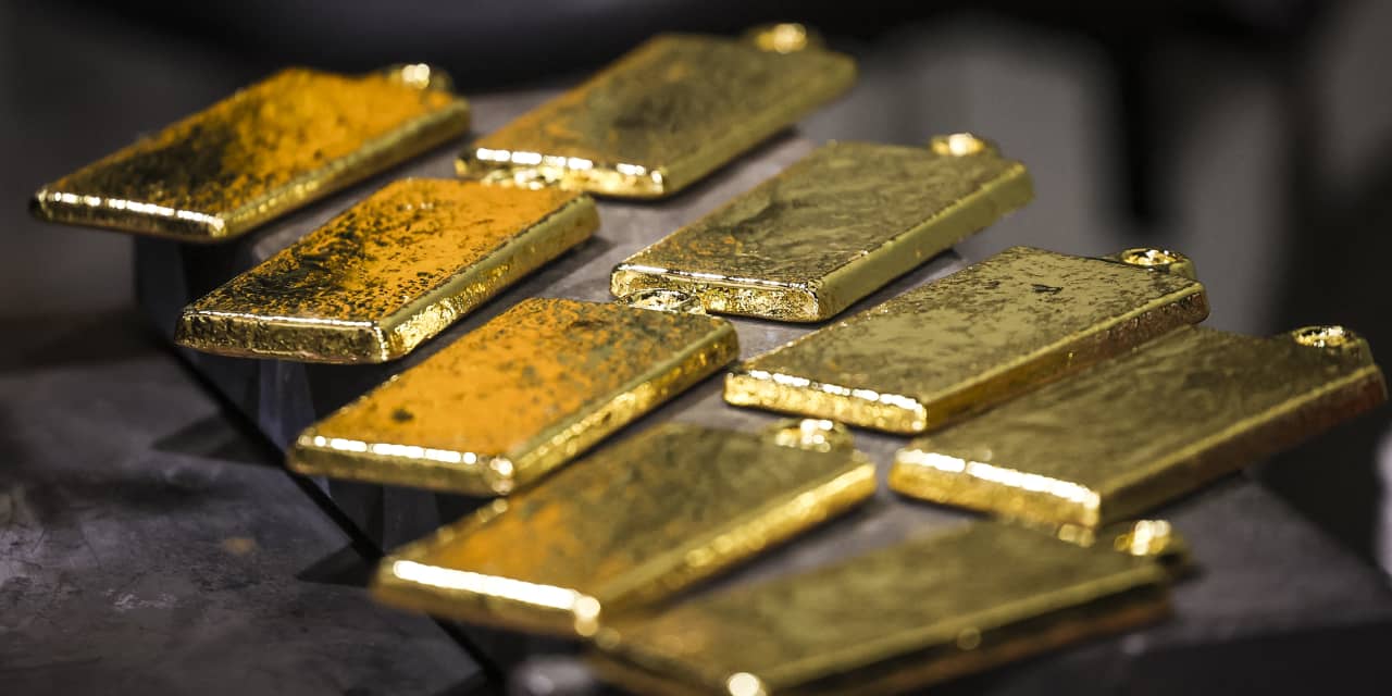 Investors flocking to gold for safety may be making a big mistake ...