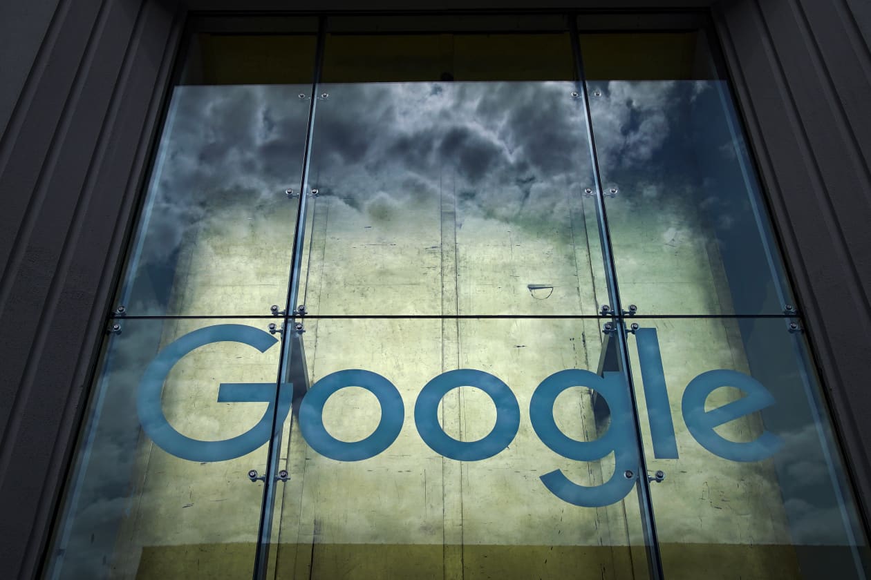 Alphabet’s stock just had its best quarter in two decades thanks to AI ...