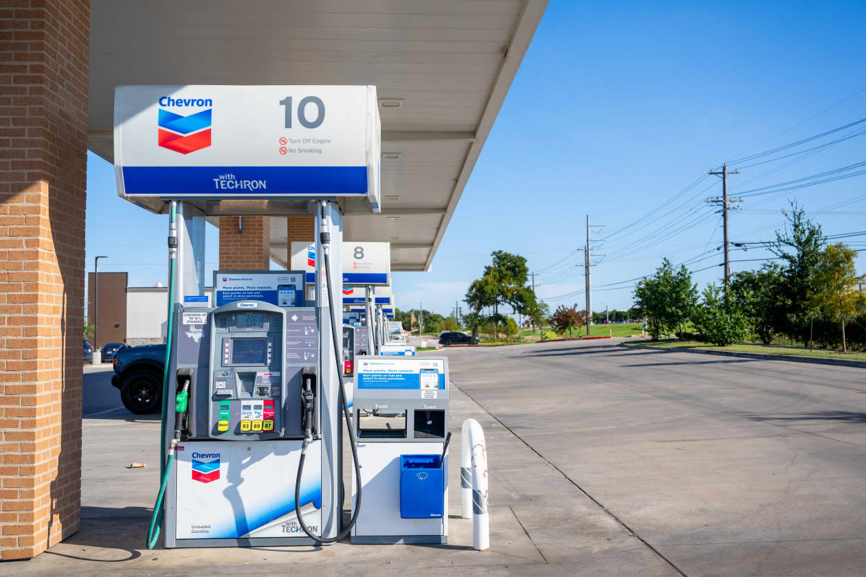 Chevron logs its first refining loss in four years, sending stock lower ...