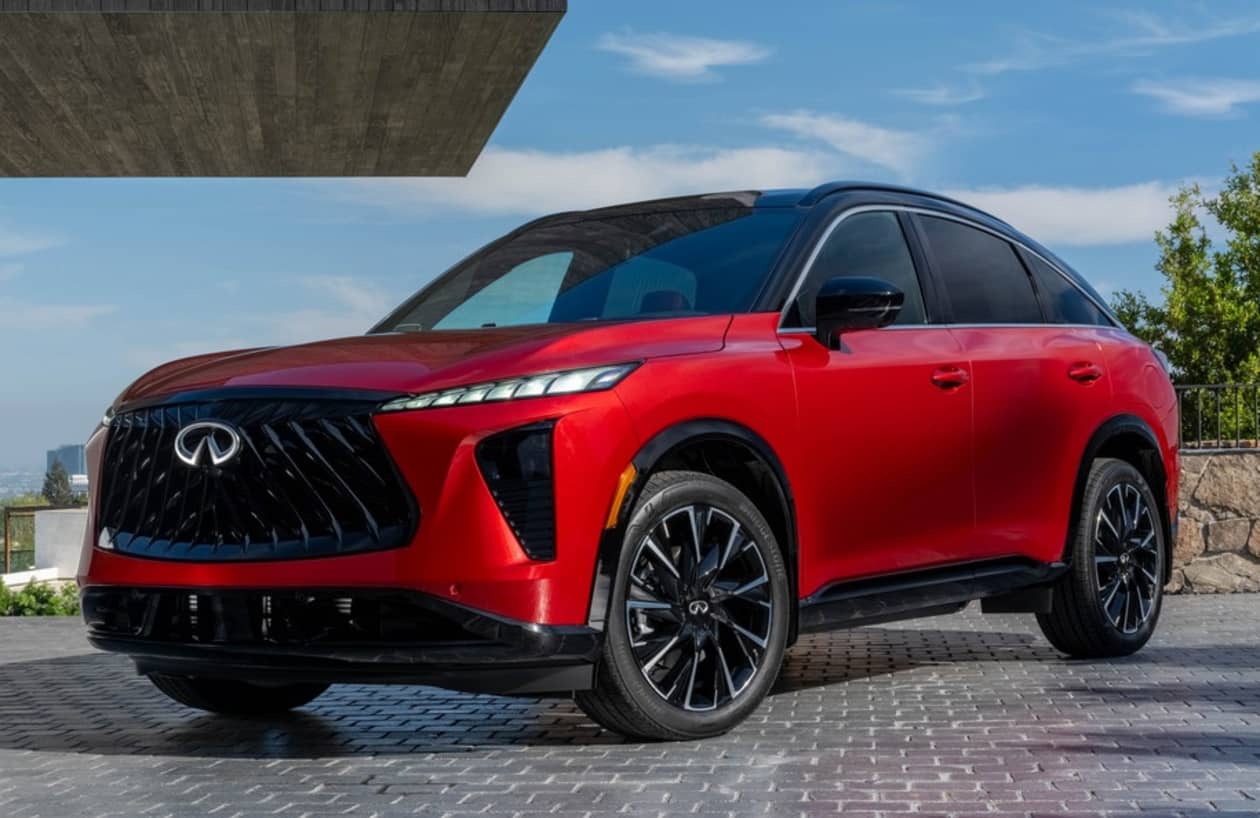 Infiniti heads in a new direction with the fashionable-looking, new ...