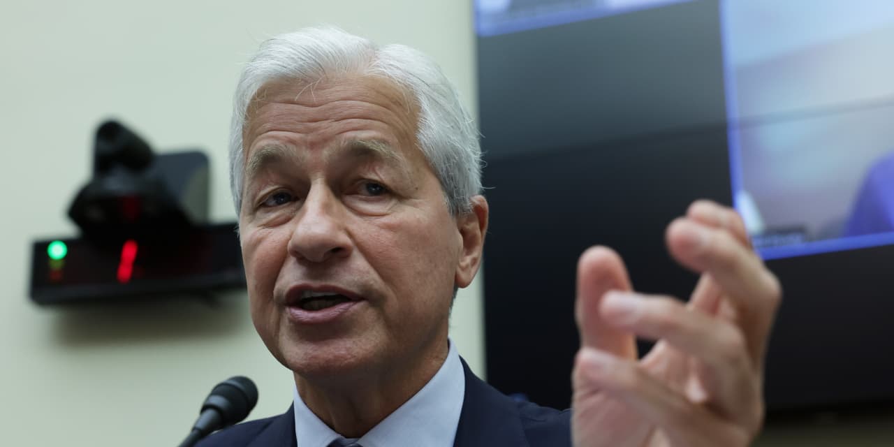 Jamie Dimon: Investors ‘overreacted,’ and recession odds remain about ...