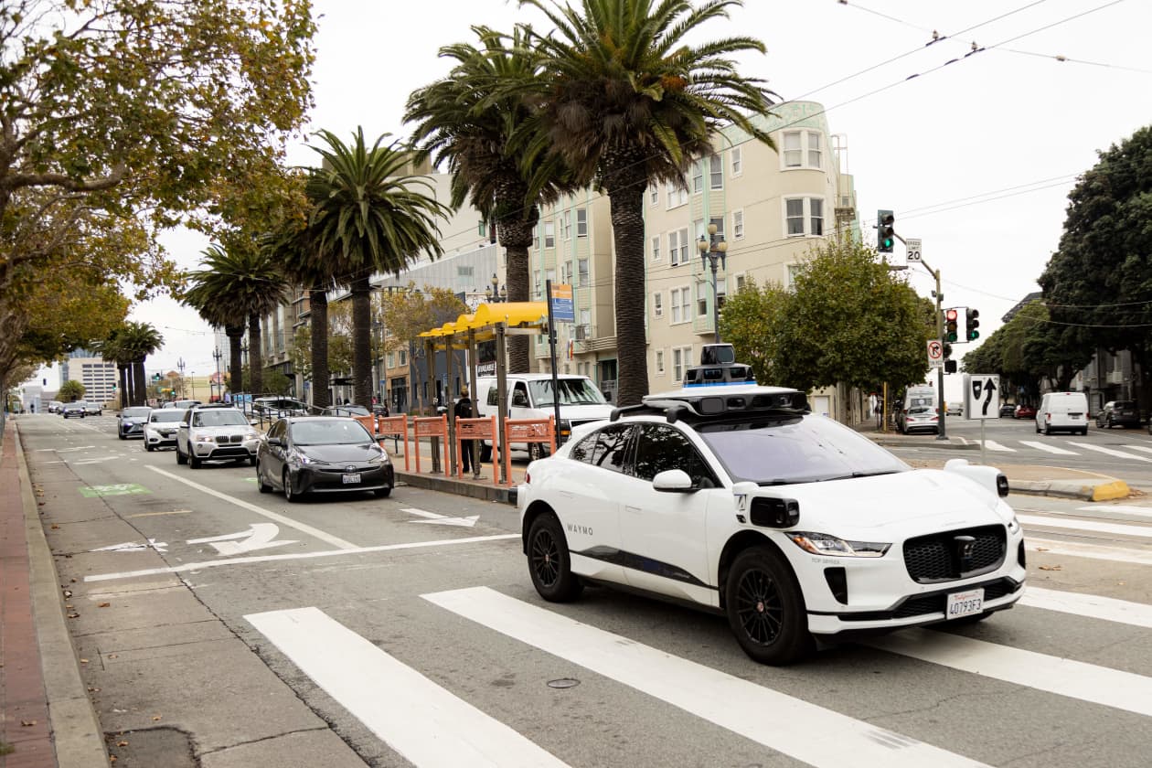 Waymo opens its driverless-taxi service to all in San Francisco ...
