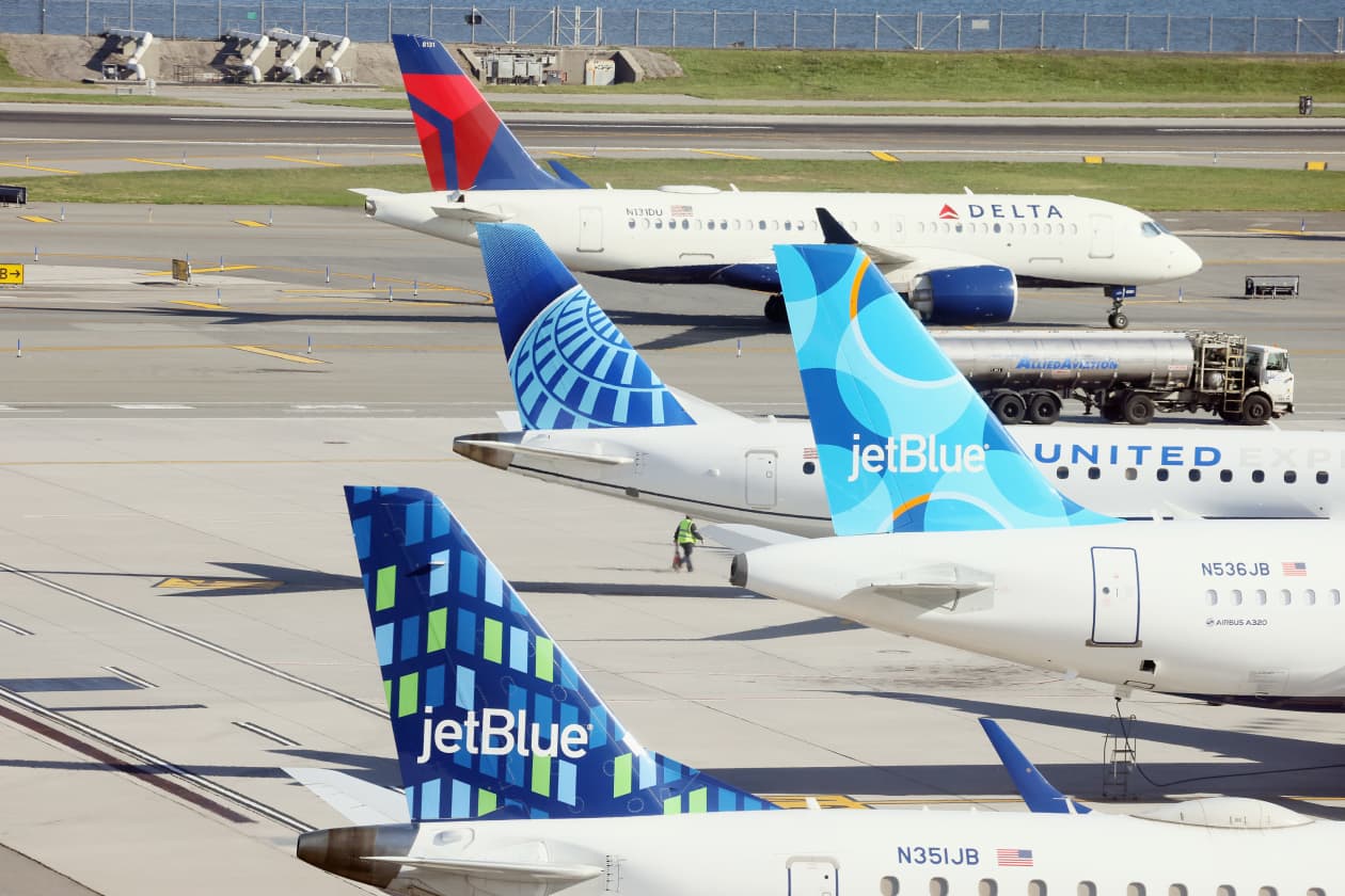 U.S. airline stocks are soaring as cheaper jet fuel and insatiable ...
