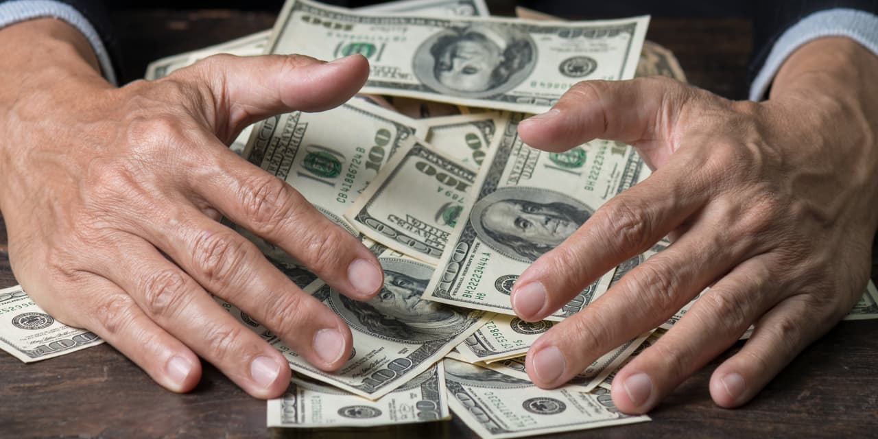 This cheap, balanced portfolio will be a better investment than most ...