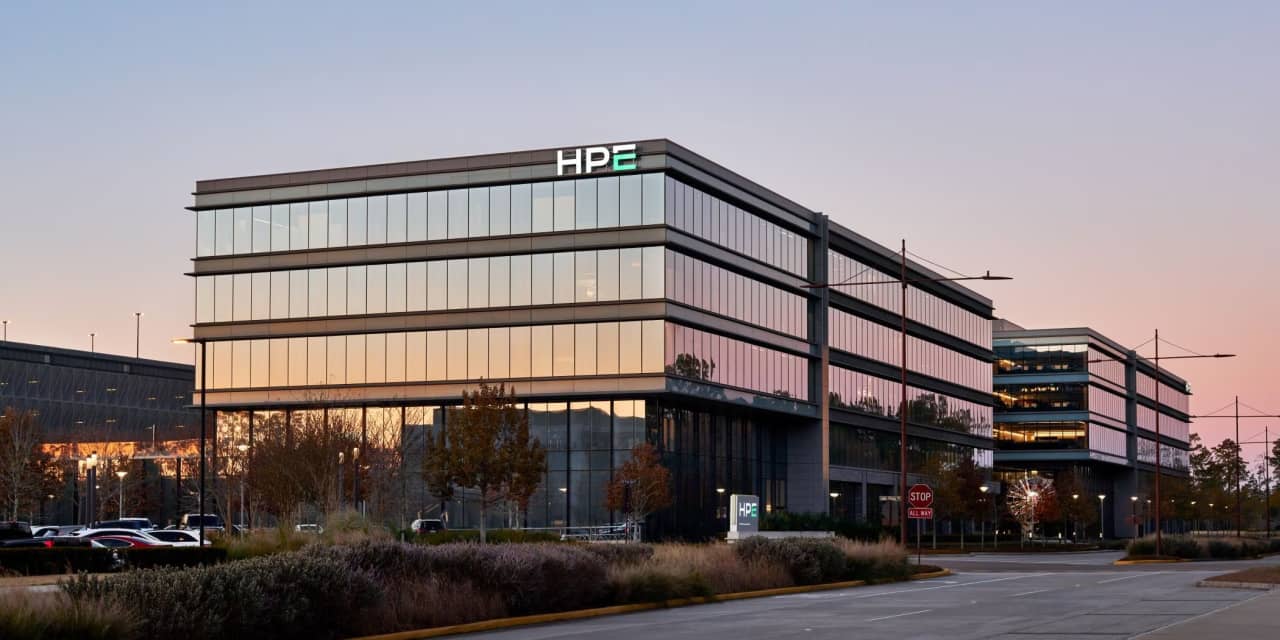 HPE’s stock soars toward record gain as earnings show a networking ...