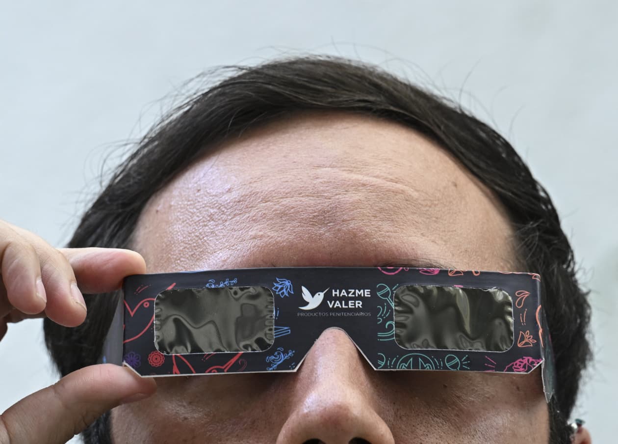 Solar eclipse: Airbnb, United Airlines and other brands set to divvy up ...