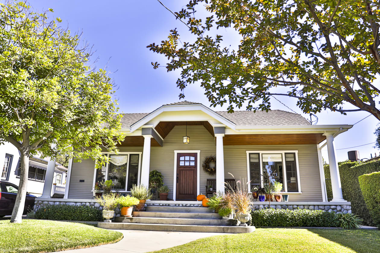 A record 60,000 home buyers backed out of deals in July. Here’s why ...