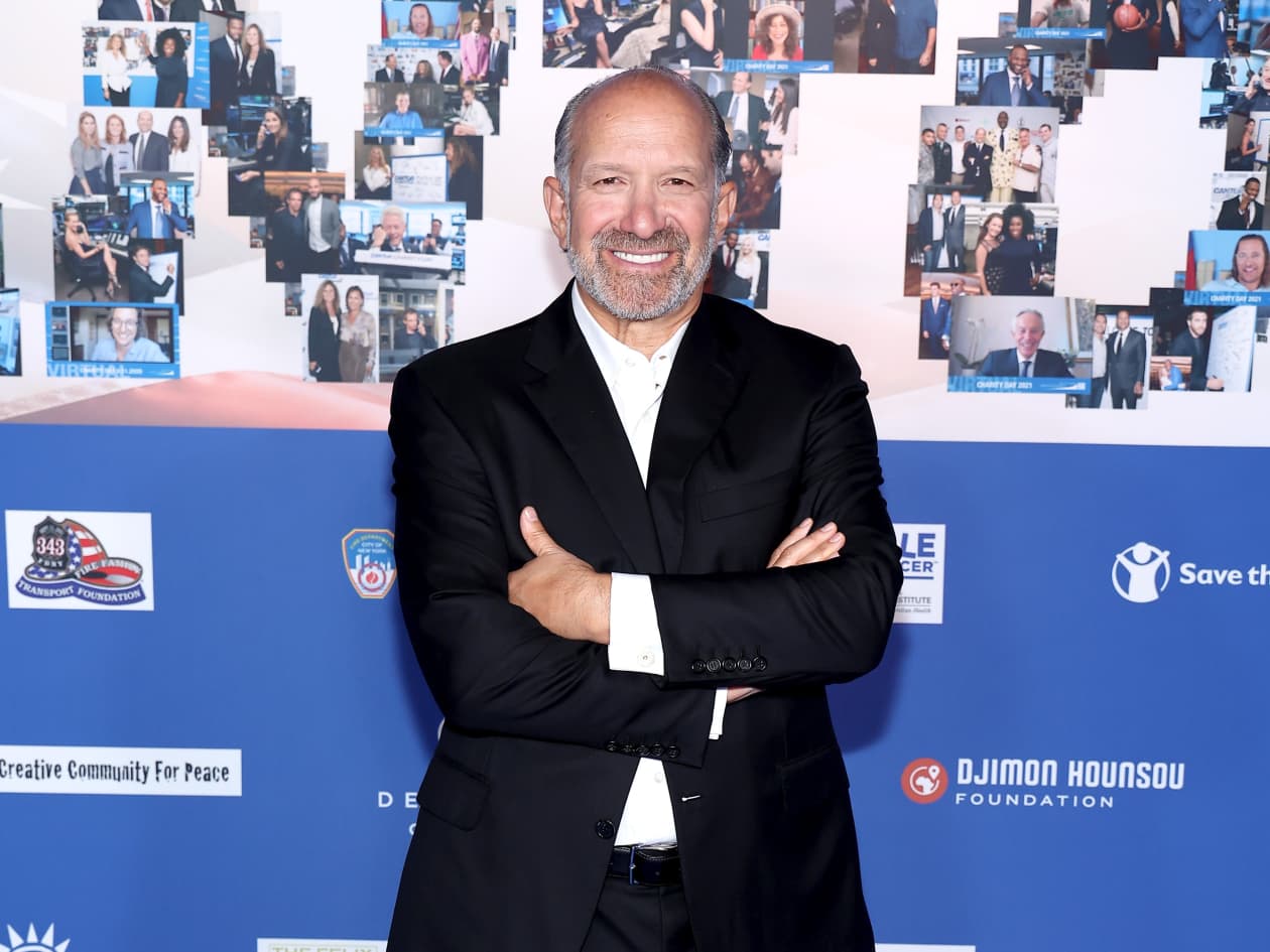 Cantor’s Howard Lutnick says Fed will ‘show off’ with one rate cut in ...