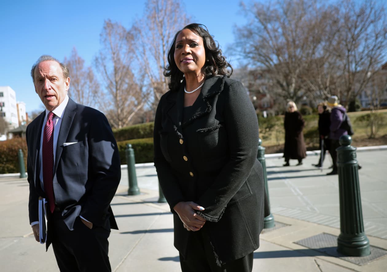Supreme Court justice warns that firing Lisa Cook would lead to a ...