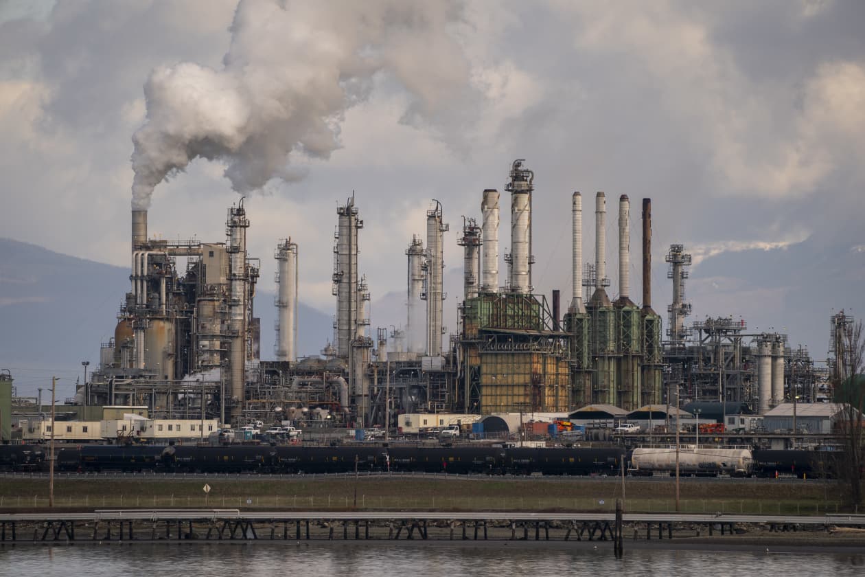 14 energy stocks whose ample cash flow might benefit shareholders ...