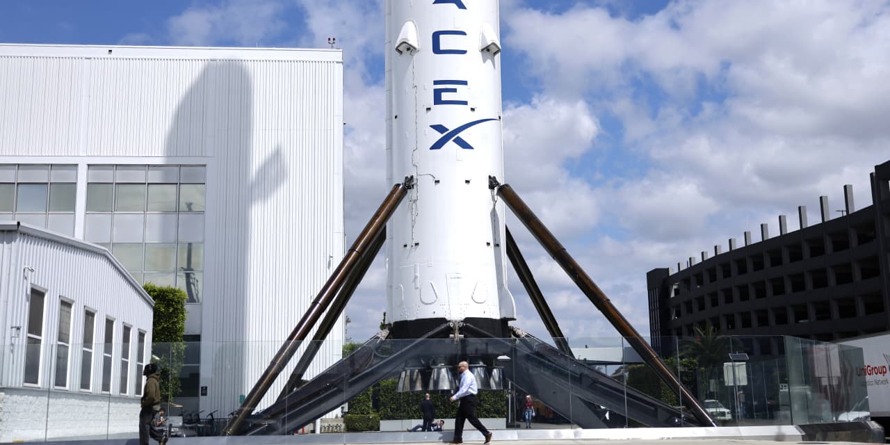 SpaceX is staggering its lock-up period - MarketWatch