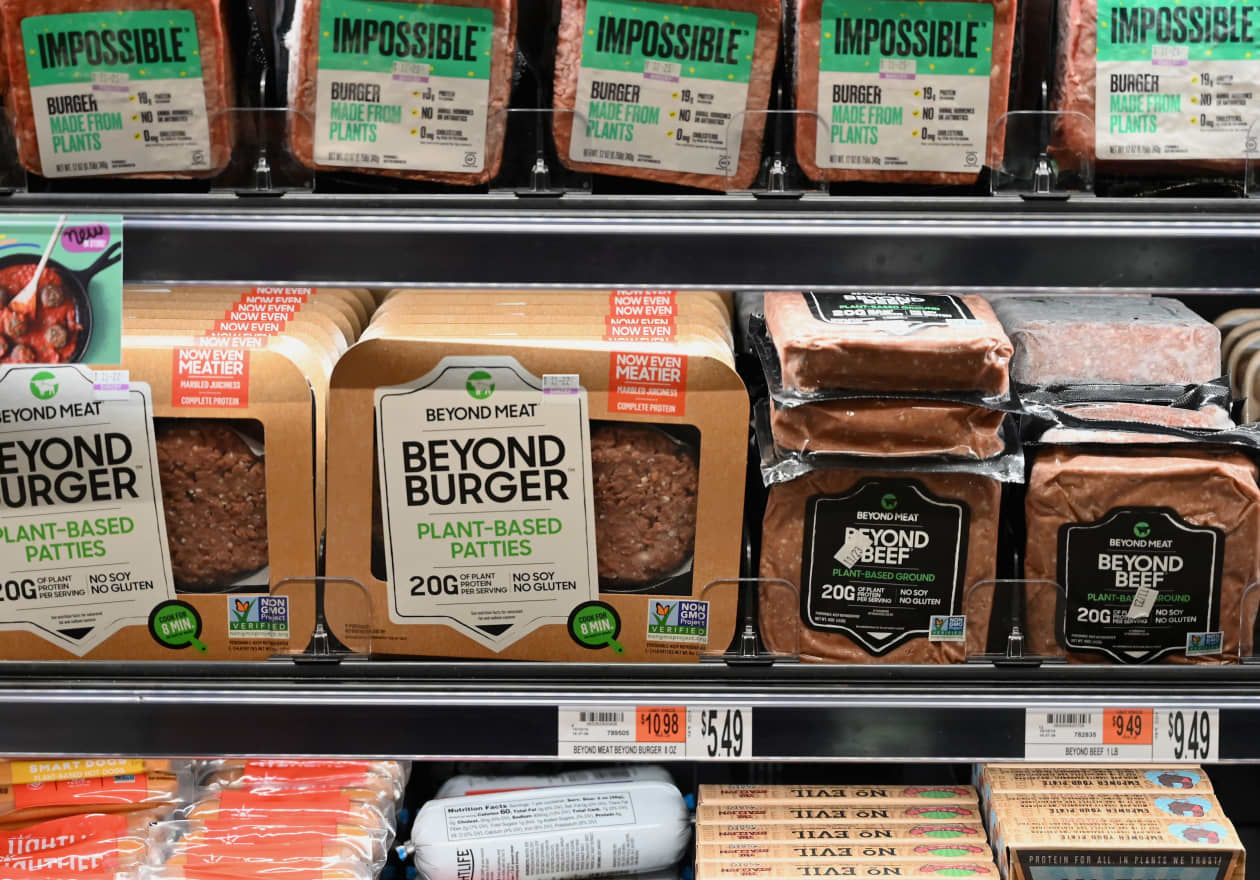 Beyond Meat shares slide after revenue warning, fresh job cuts — and ...
