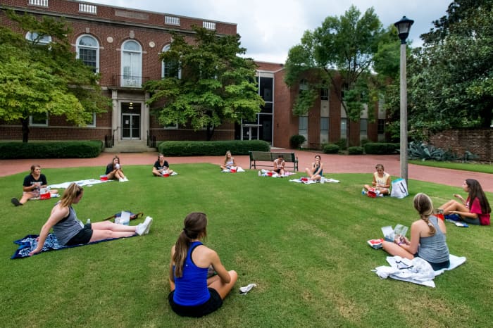 New study estimates link between in-person college reopenings and COVID ...