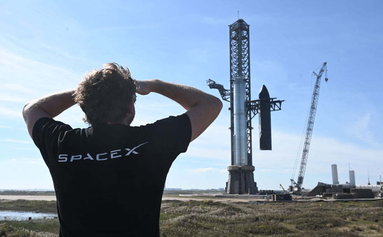 SpaceX set for second Starship flight test after initial test ended in ...
