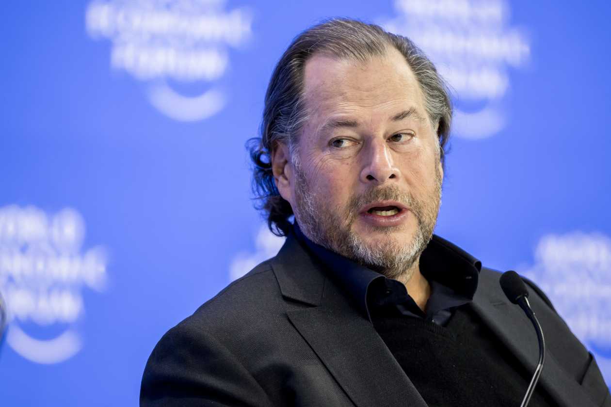 Salesforce makes a pitch for AI ‘agents,’ but its tempered forecast ...