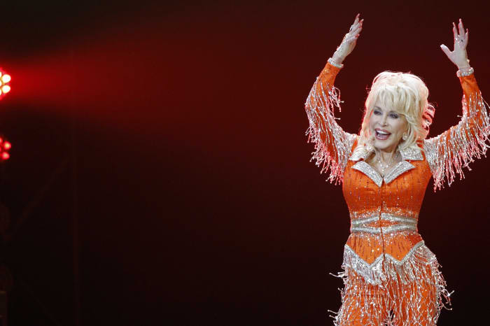 Dolly Parton talks about her Super Bowl commercial '5 to 9' and her $1 ...
