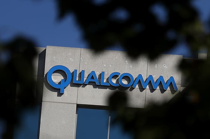 Qualcomm stock drops more than 8% after poor outlook, months-long chip ...