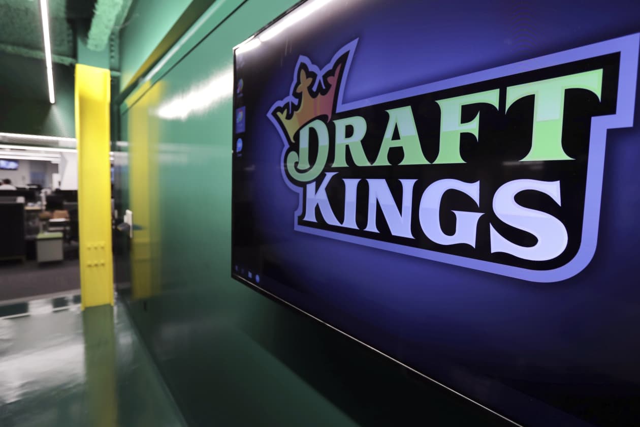 DraftKings’ stock has been on a tear, but one analyst cautions the ...