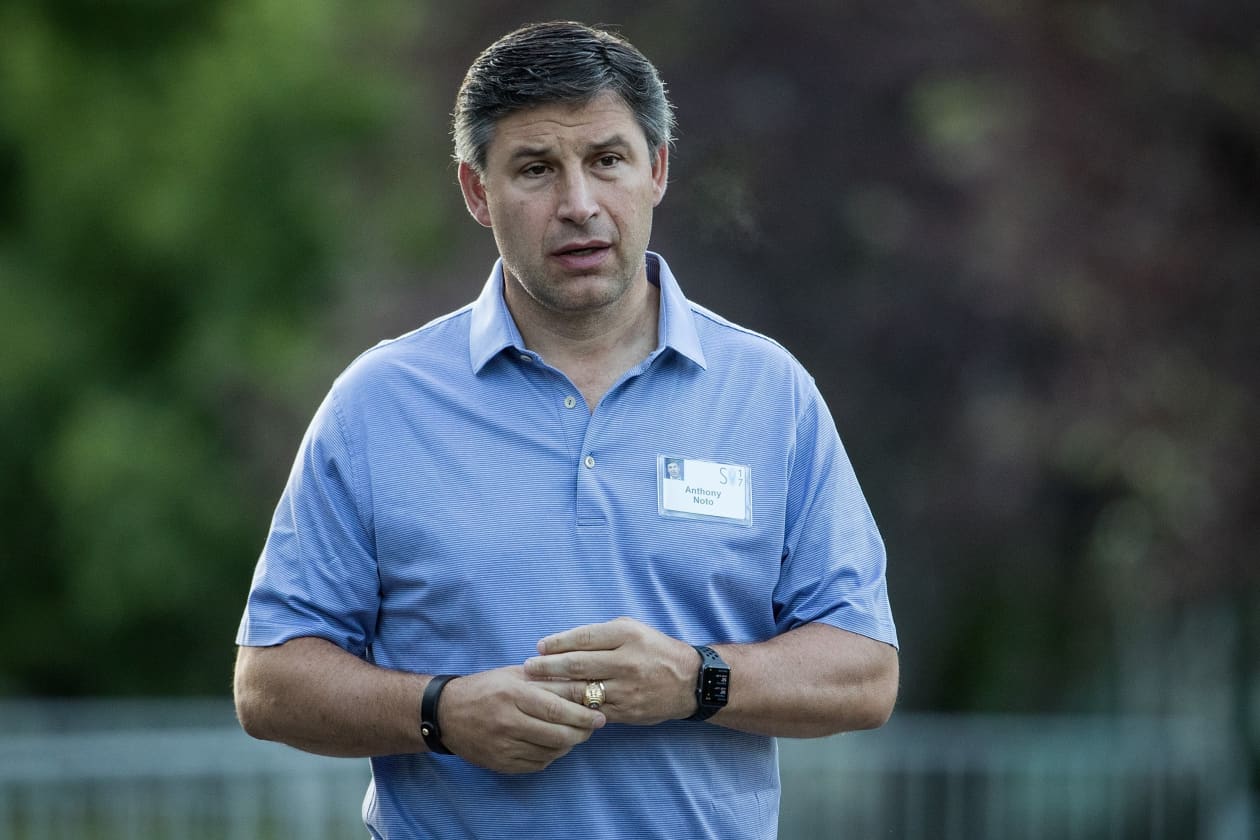 SoFi CEO Noto continues to load up on stock with $1.24 million in ...