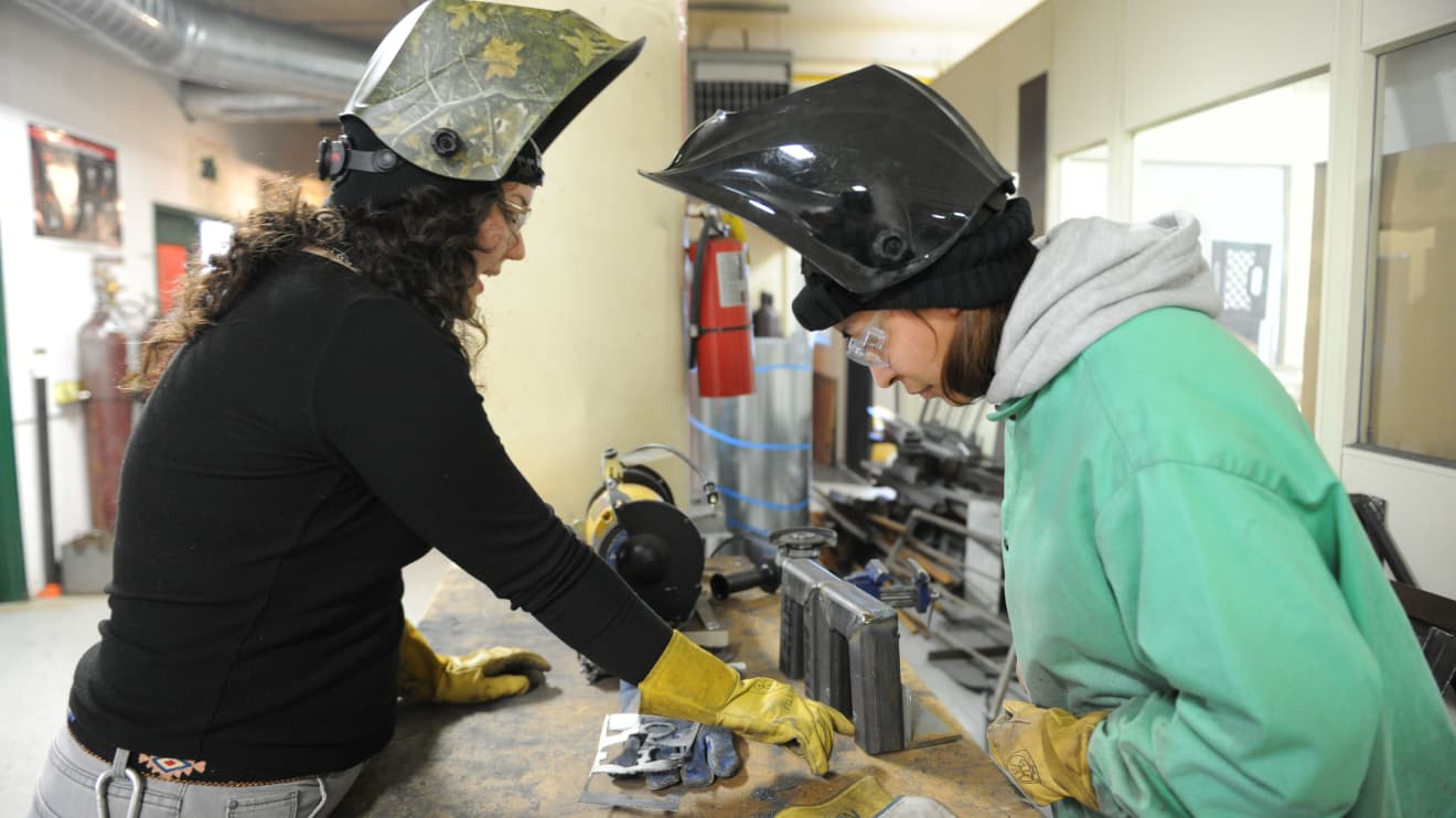 Most Americans want government-backed job training programs — not ‘free ...