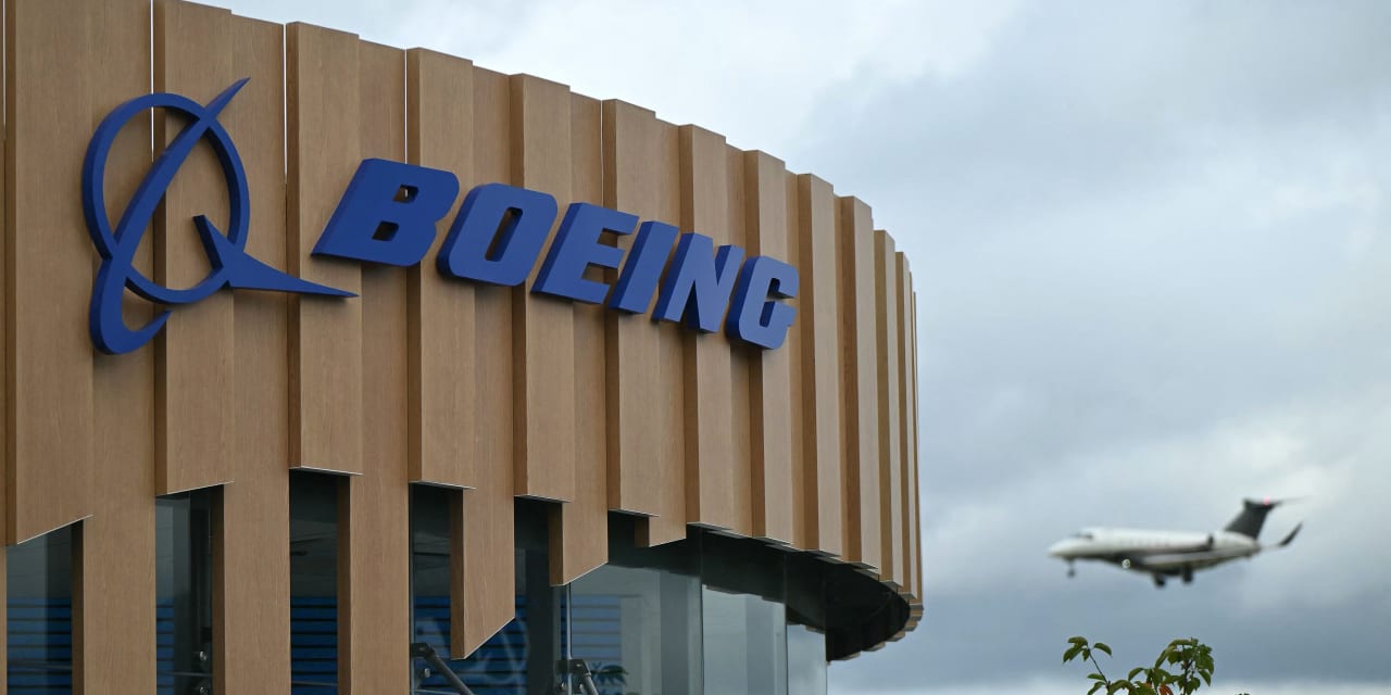 Boeing names new CEO as it posts yet another quarterly loss - MarketWatch