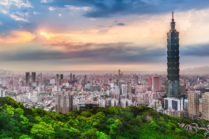 Strong quake kills 1, knocks house, derails train in Taiwan - MarketWatch Strong quake kills 1, knocks house, derails train in Taiwan - MarketWatch
