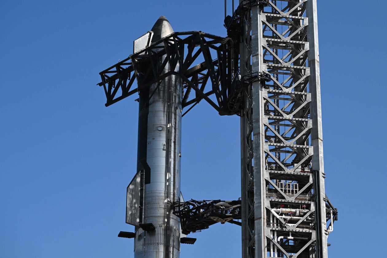 Why Elon Musk now says it would be a ‘distraction’ for SpaceX to go to ...