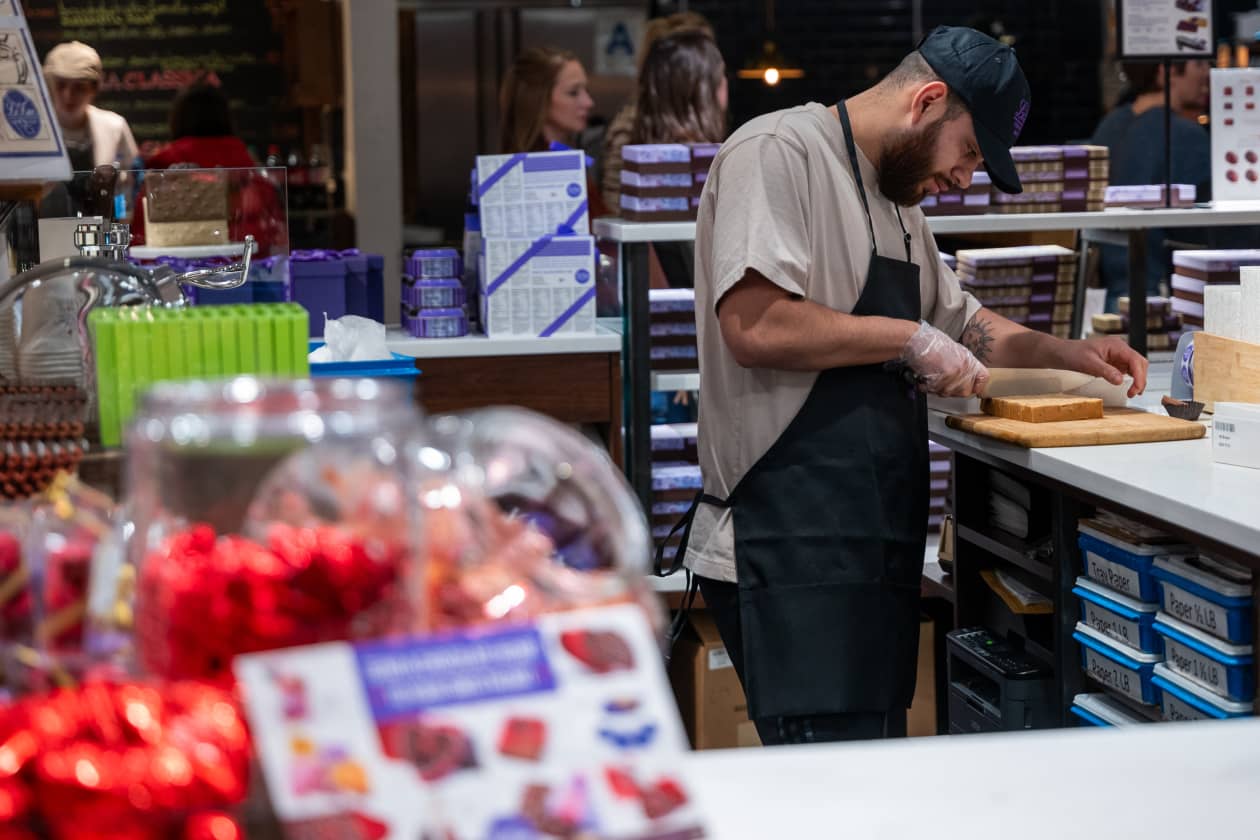 Jobless claims show no rise in layoffs in 2024. Don’t expect the trend ...