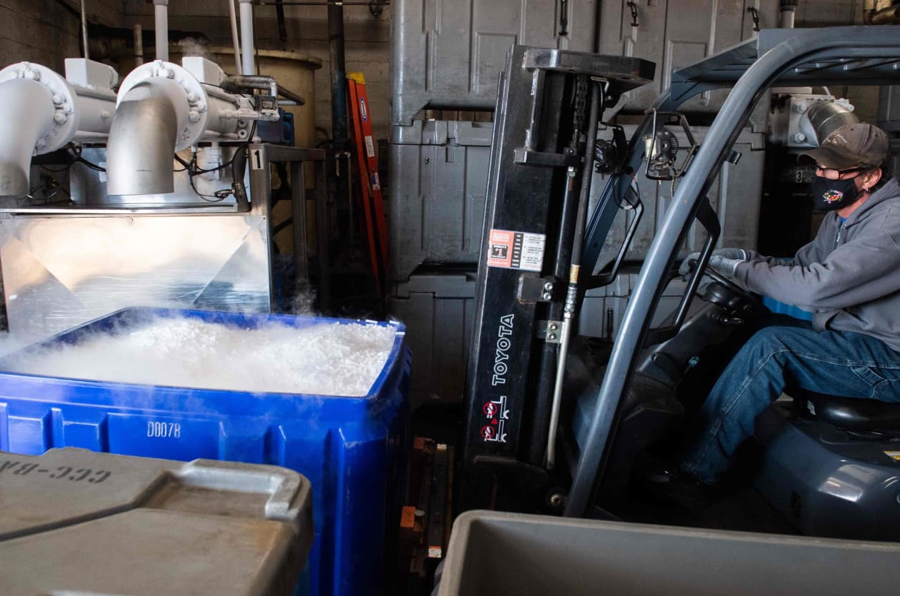 Philly Fed factory gauge cools in May but stays in expansion territory ...