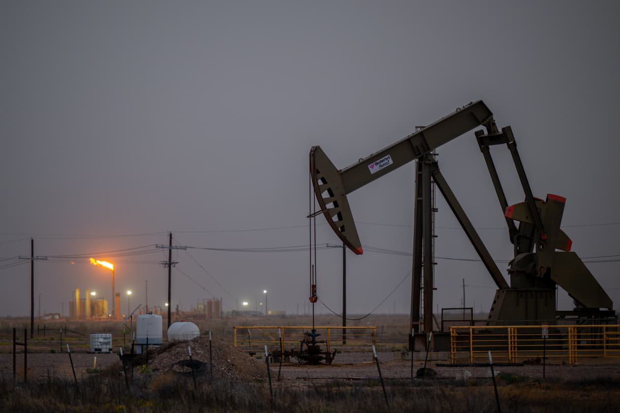 Crude prices climb to 2-month high on summer demand prospects, 5th ...