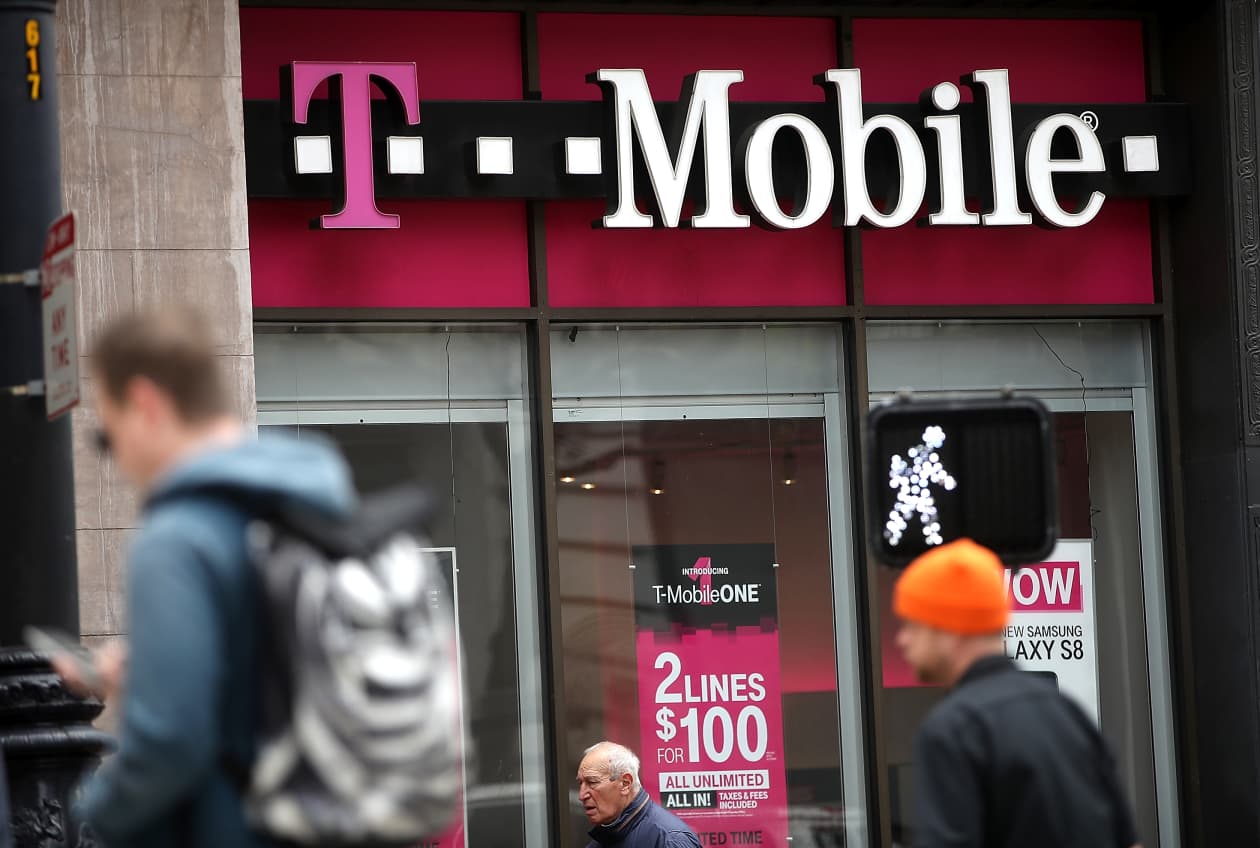 T-Mobile is investigating a hack of 37 million people’s data — here’s ...