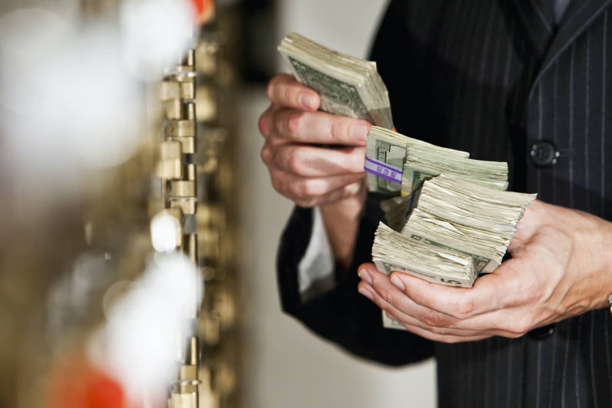 Earn $3,500 cash by opening a savings account? The offer is real for ...