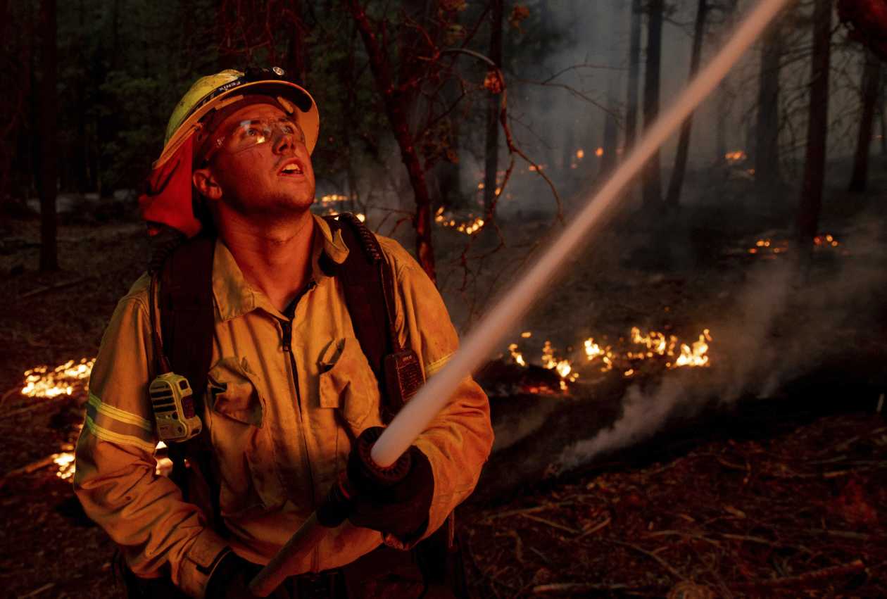 California’s Calder Fire jumps highway, threatens more mountain towns ...