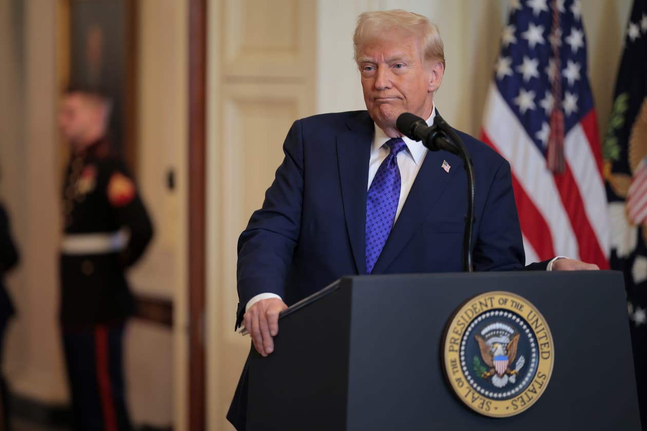 Trump announces plan to detain up to 30,000 migrants at Guantanamo ...