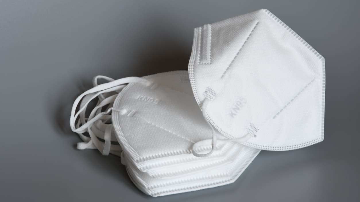 We asked 6 doctors which face masks they wore each day to protect ...