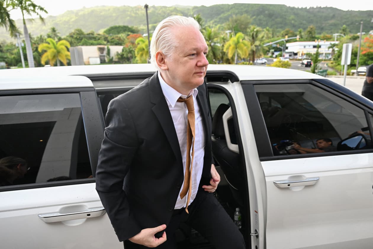 WikiLeaks’ Julian Assange pleads guilty in U.S. court, walks away a ...