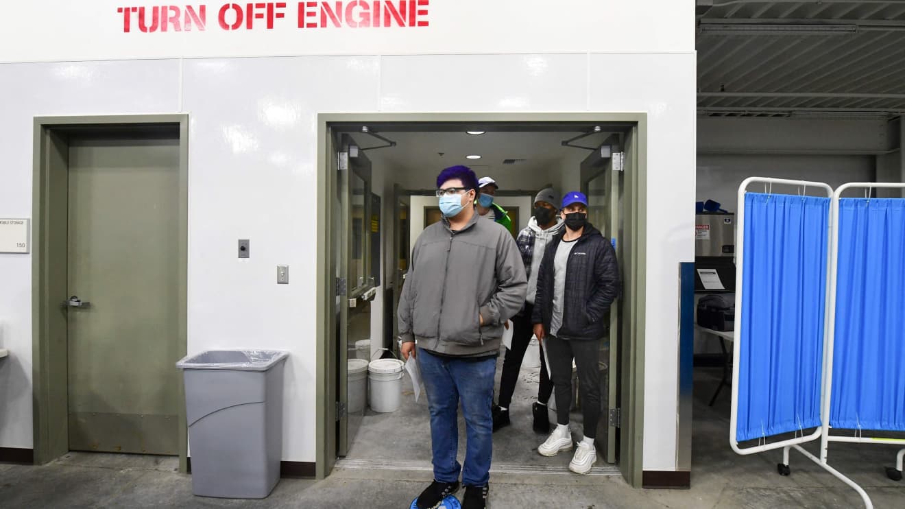 Anchorage, Alaska, mayor apologizes for backing mask-mandate opponents ...