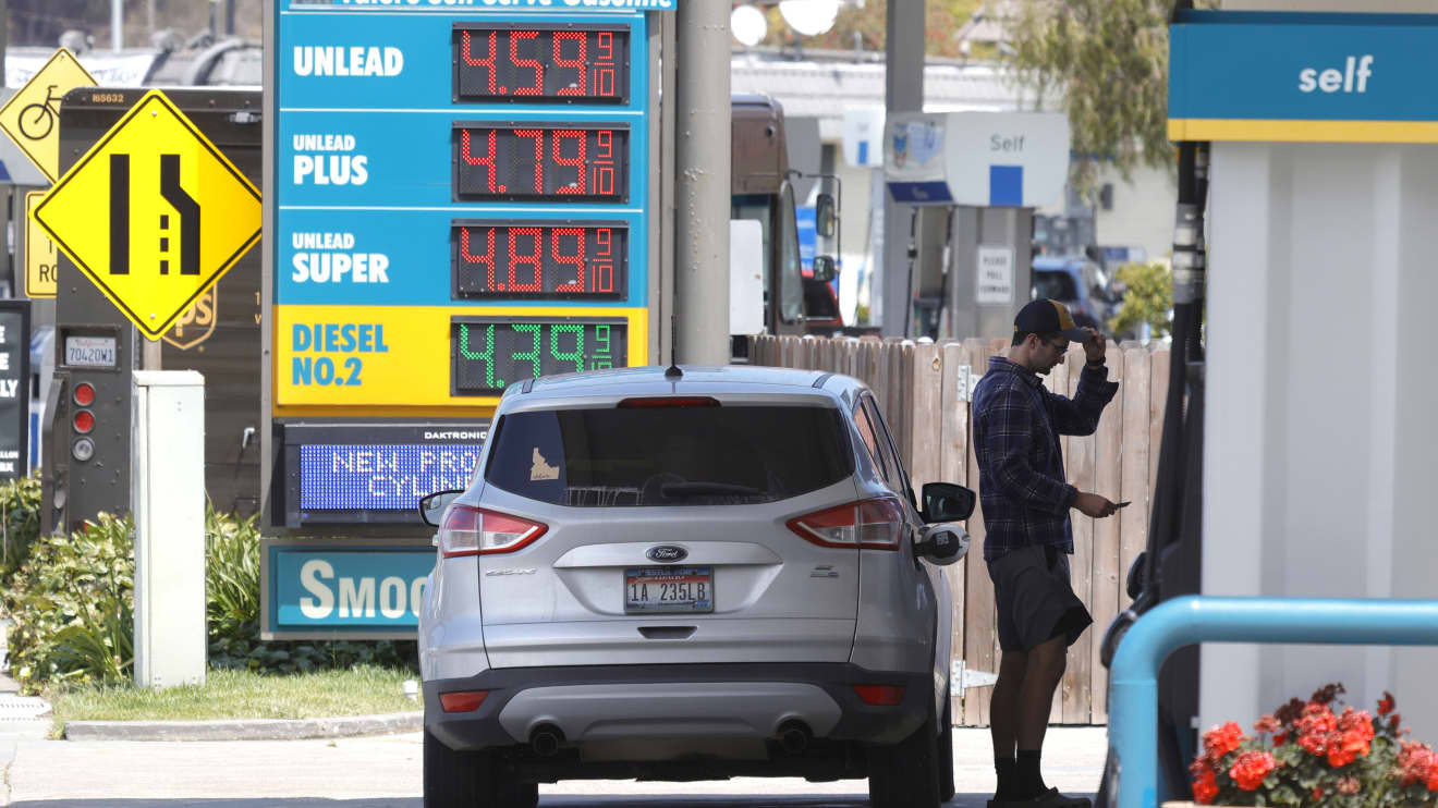 U.S. consumers expect record-high inflation in the year ahead, but ...