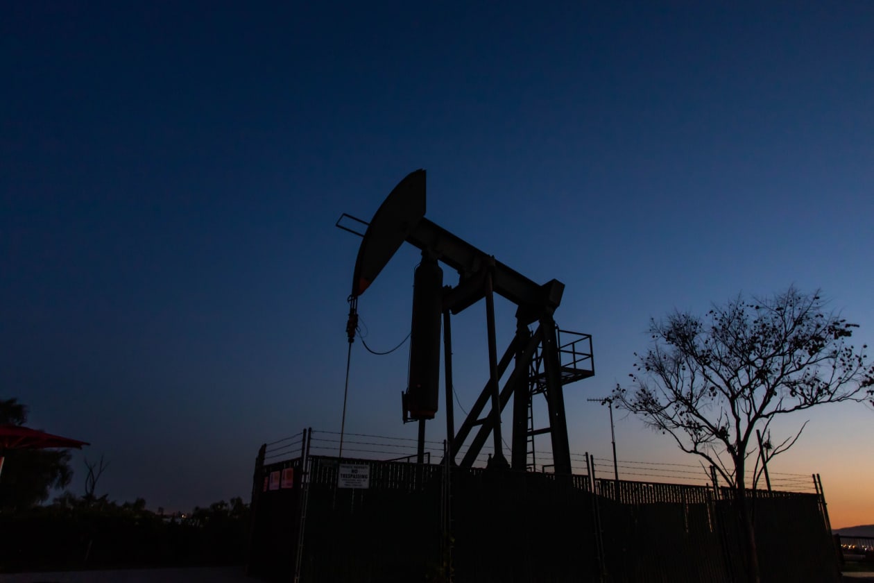 Oil falls after back-to-back gains on storm disruptions, still settles ...