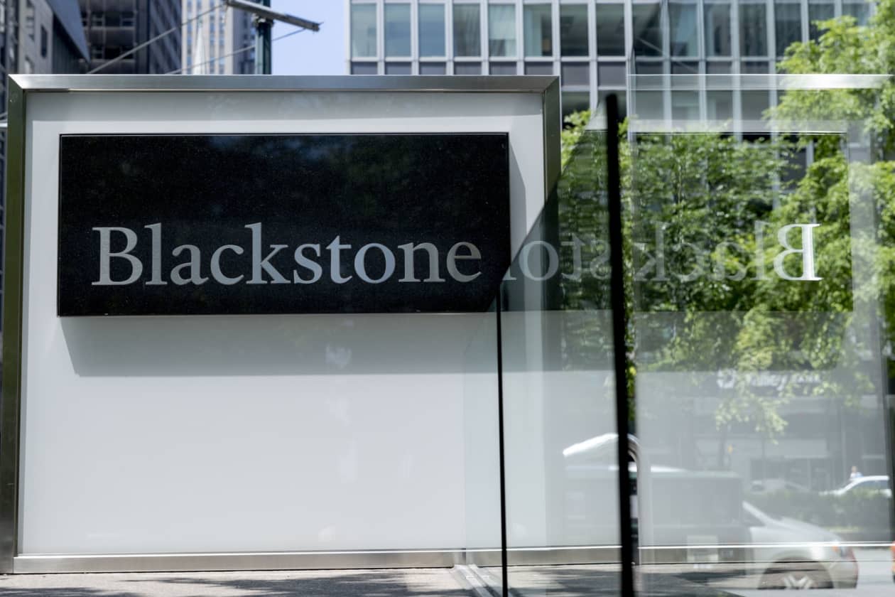 Blackstone says withdrawal limits are a ‘feature and not a flaw ...