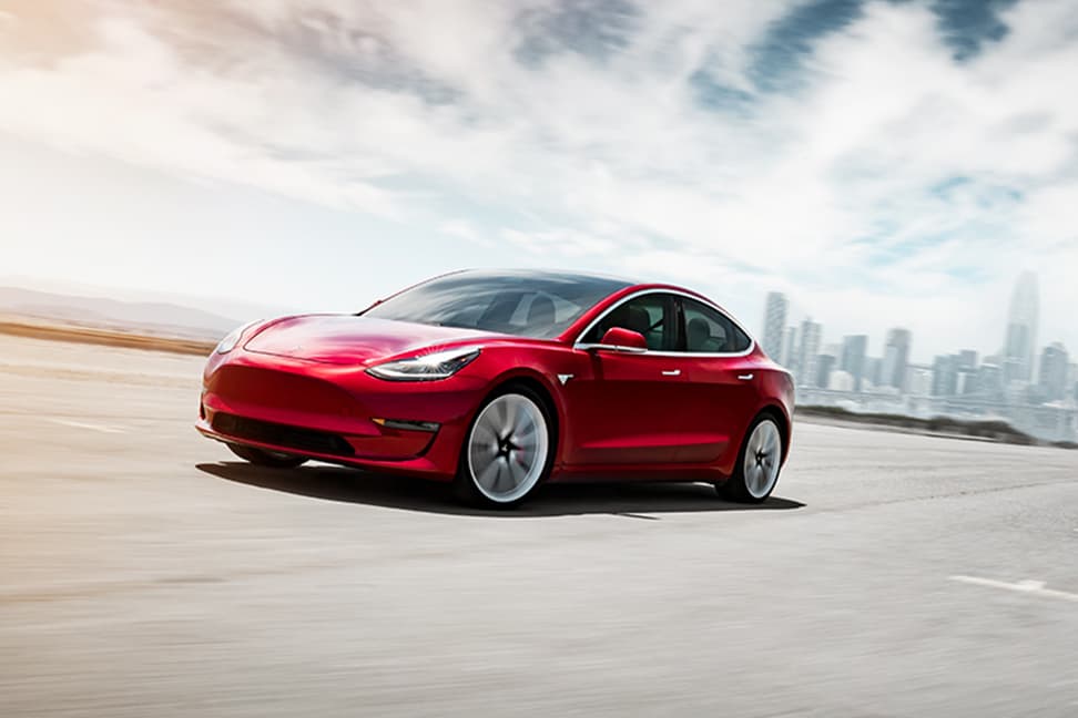 Tesla model 3 cena store