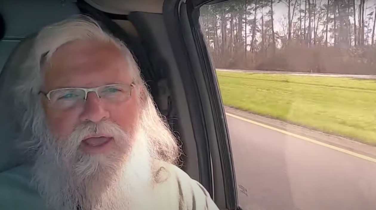 This 66-year-old ended up living in a van 18 years ago. Now, he’s ...