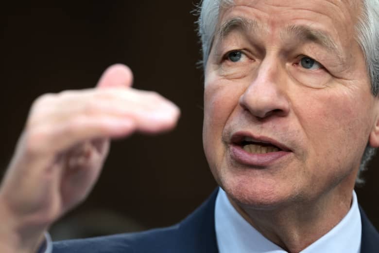 JP Morgan Chase's Jamie Dimon plans to stick around 'for a few more ...