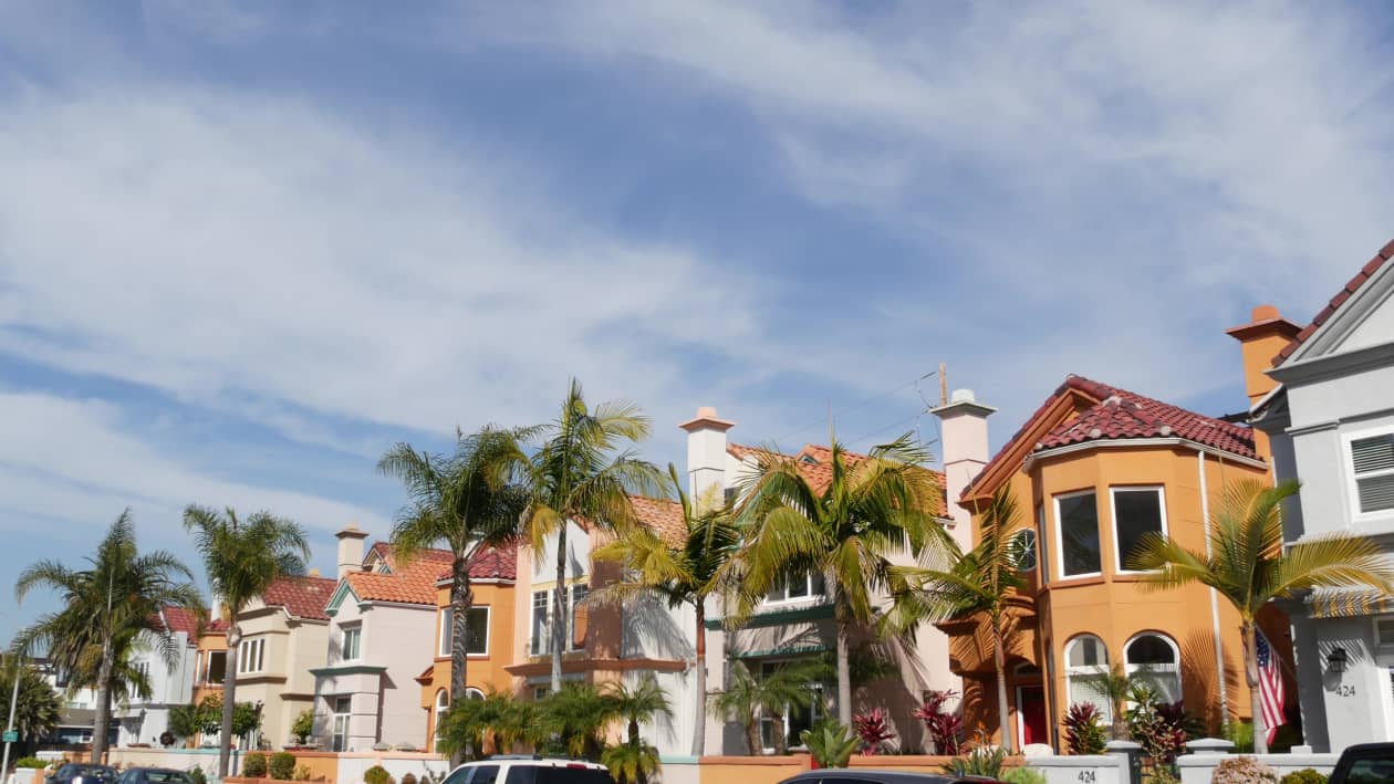 Home prices hit new all-time high ‘in the face of economic uncertainty ...