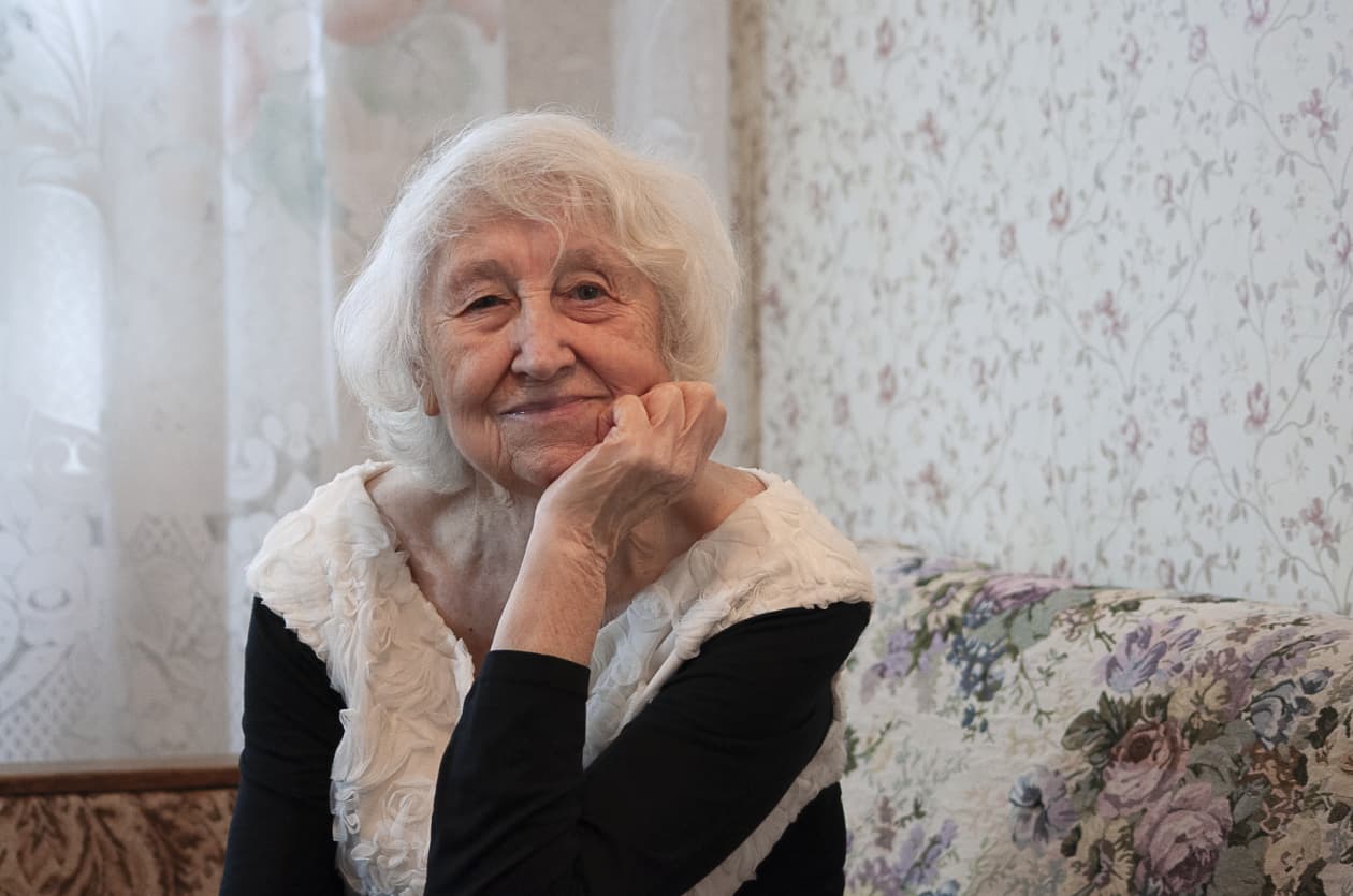 ‘Could a nefarious caregiver steal her money?’ My mom, 91, has a $5 ...